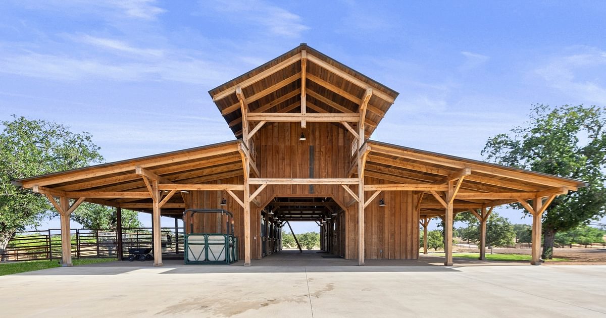 Timberlyne | Texas Horse Barn