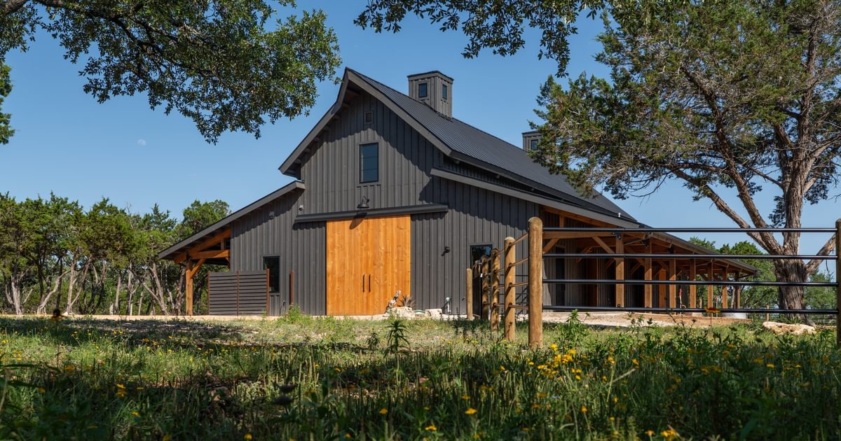 Timberlyne | Charcoal Horse Barn with Loft Living